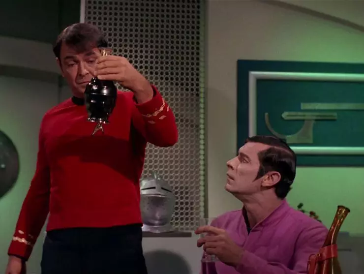 „Star Trek“ originalios serijos peržiūra: „Bet kuriuo kitu vardu“ 7528_11
