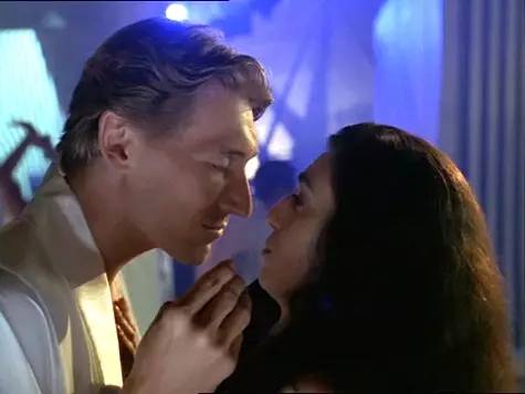 Farscape Rewatch: „Pozrite sa na princeznú I: Kiss Is But A Kiss“ 75382_2