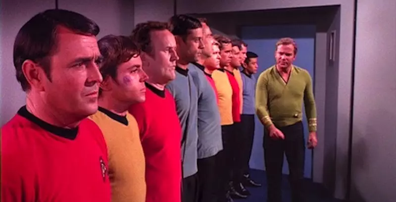 25 yil oldin(!), Star Trek: Deep Space Nine aktyorlari Tribble bilan to'ldirilgan TOS krossover epizodlari haqida gapirdi.