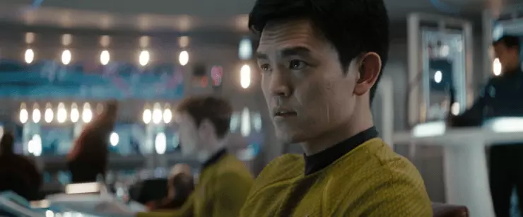 John Cho sida Ensign Sulu