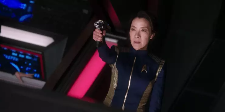 Näitleja Michelle Yeoh kapten Philippa Georgiou rollis filmis Star Trek: Discovery.