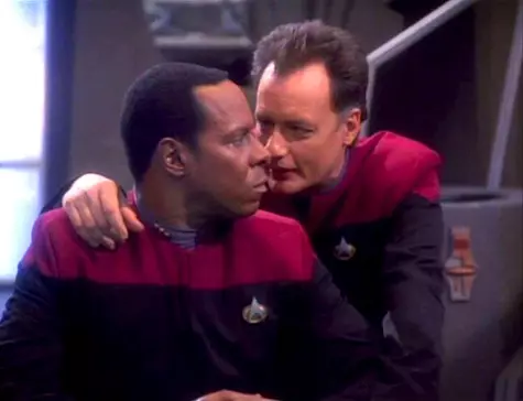 Star Trek: Deep Space Nine Endurskoðun: „Q-Less“