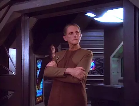 Star Trek: Deep Space Nine Atkārtota skatīšanās: “Q-Less” 7895_6