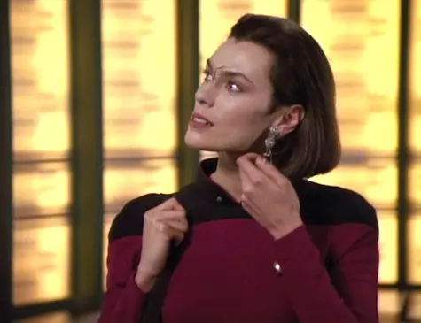 Star Trek: The Next Generation Endurskoðun: „Ensign Ro“