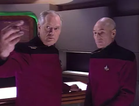 Star Trek: The Next Generation Rewatch: „Lanțul de comandă, partea I” 7925_1