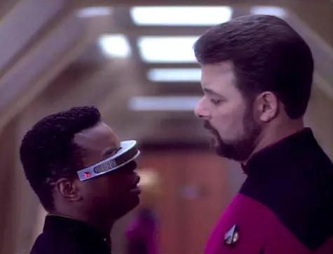 Star Trek: The Next Generation Rewatch: „Lanțul de comandă, partea I” 7925_2