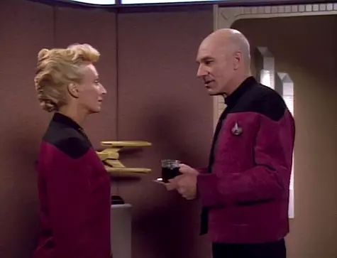 Star Trek: The Next Generation Rewatch: „Lanțul de comandă, partea I” 7925_6