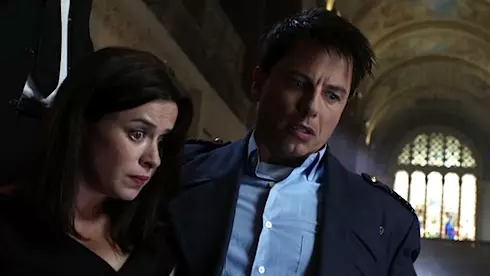 Torchwood Mirinê Vedigerîne Cîhanê, Xwe. Torchwood: Roja Miracle: 