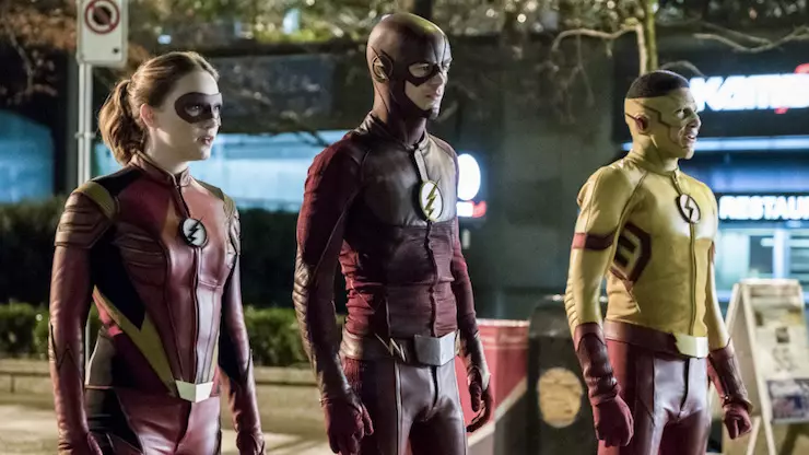 CW کئی شوز کی تجدید کرتا ہے، بشمول The Flash، Riverdale، اور Superman & Lois