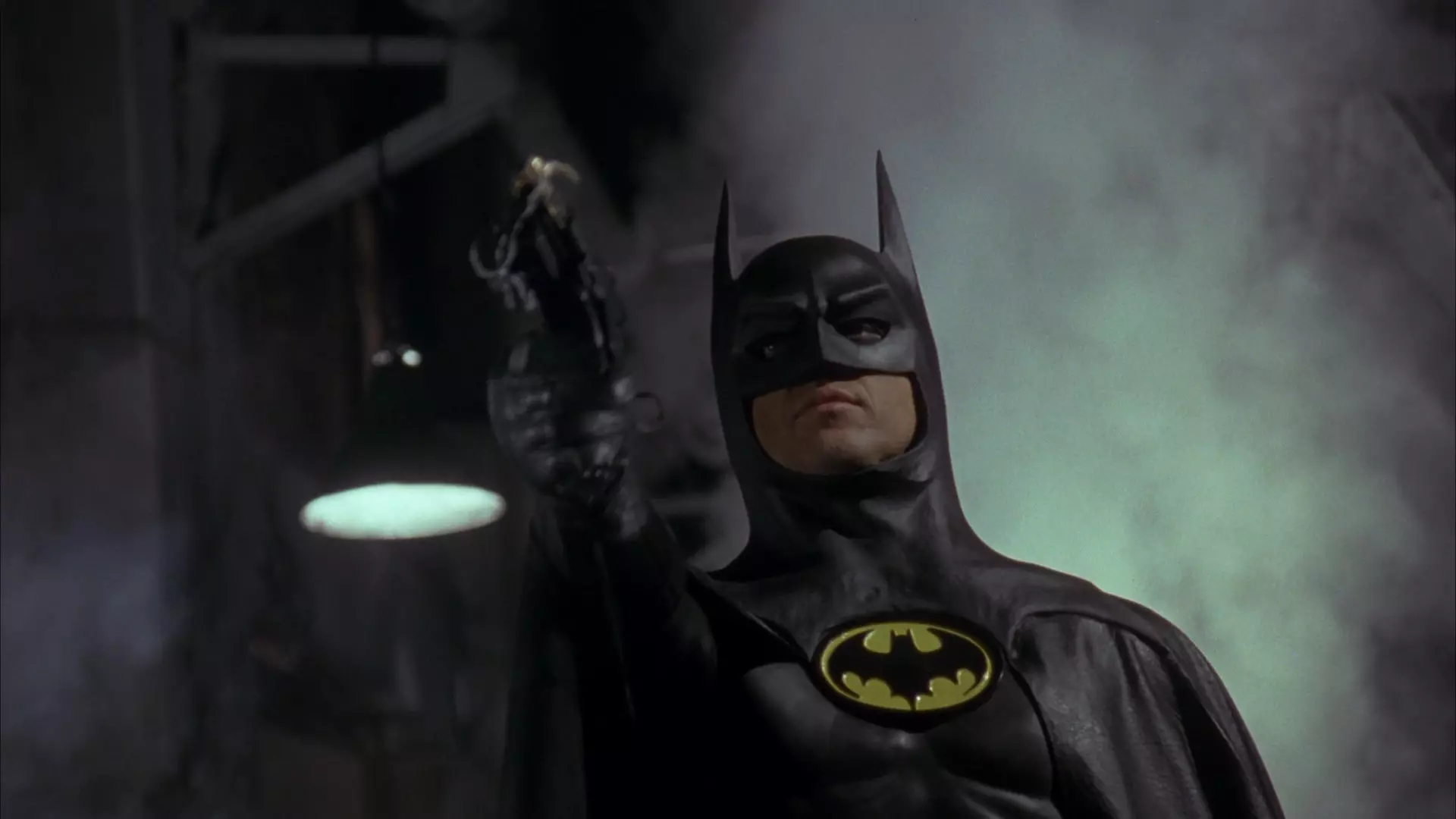 Michael Keaton kummardus Batmanist igaveseks, sest Schumacher tahtis rohkem kihisevat nahkhiirt