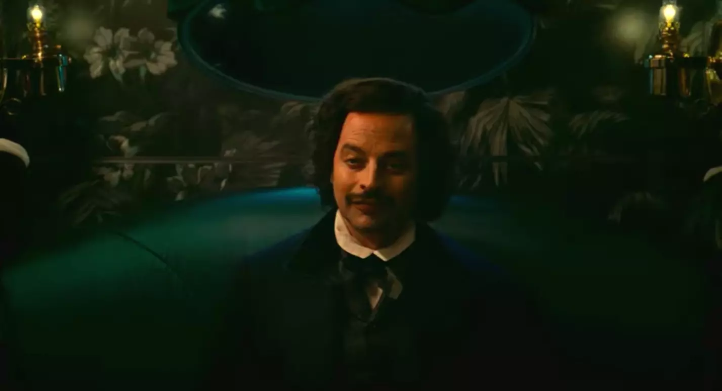Nick Kroll as Drunk Poe is gewoan in oare reden dat wy wierskynlik Dickinson moatte sjen