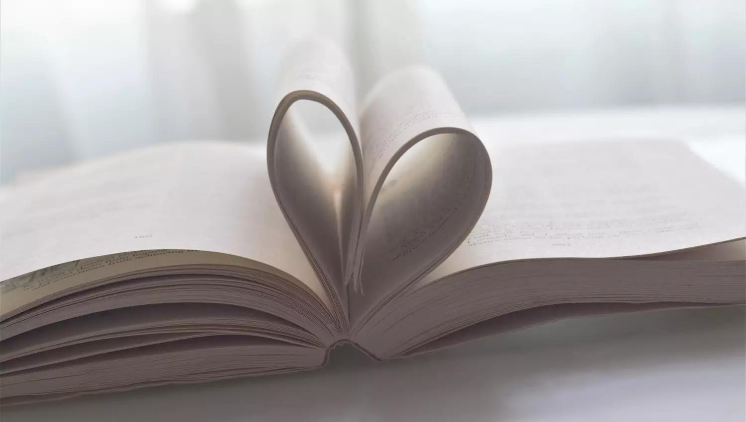 Lima Buku Fantasi YA Dimana Musuh Menjadi Kekasih