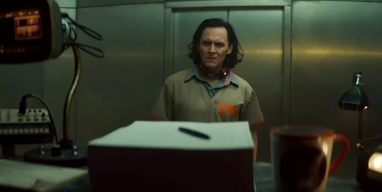 Esa pila de papel do tráiler de Loki é unha broma