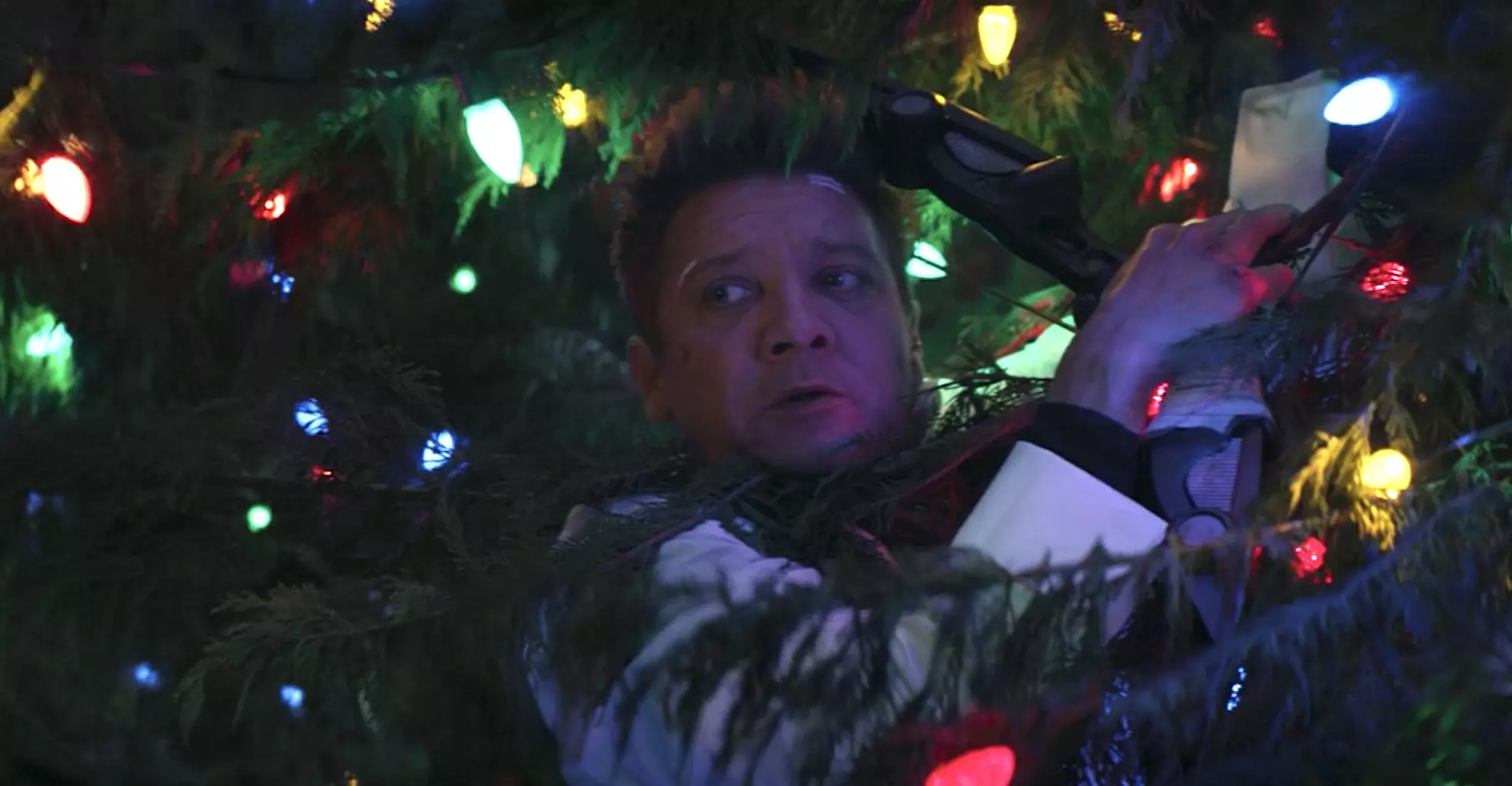 Hawkeye kommer til en eksplosiv finale i «So This is Christmas?» 9809_8